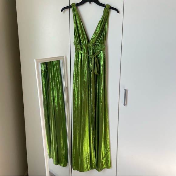 Sincerly Jules | Dresses | Sincerely Jules Green Metallic Cocktail ...